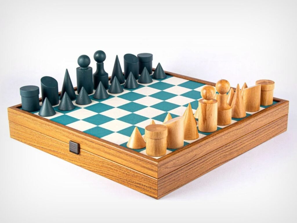 Bauhaus Chess Set is a Sculptural Minimalist Masterpiece for Design ...